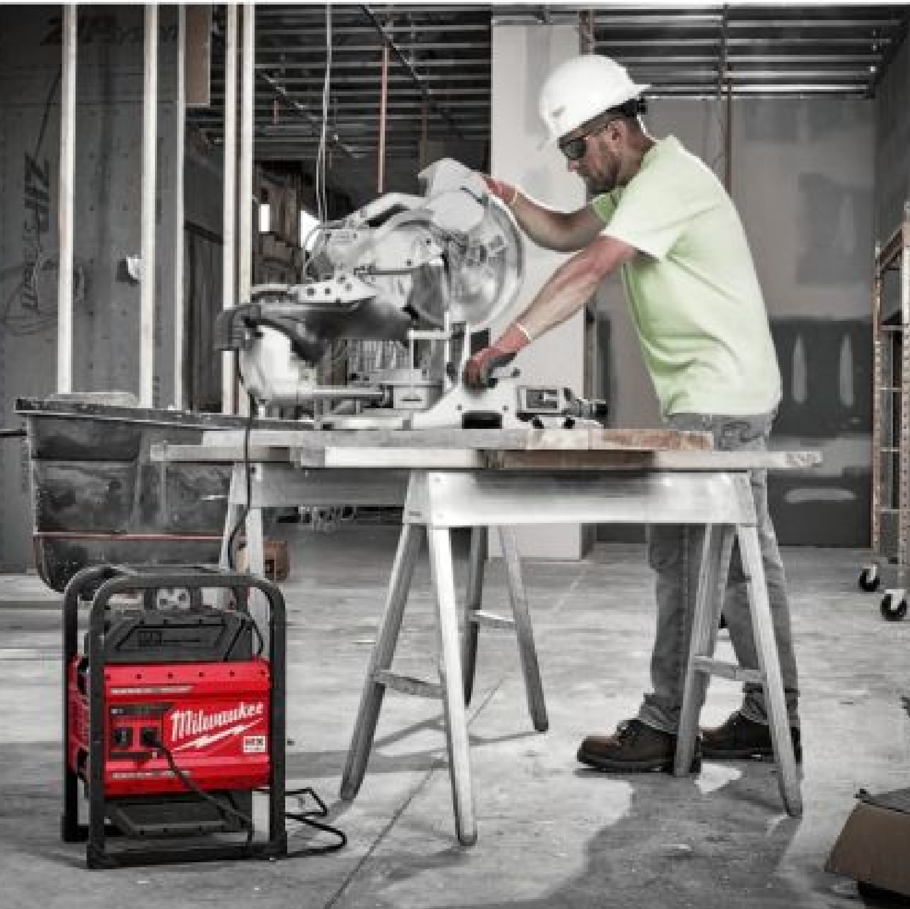 MILWAUKEE MX FUEL 3600W/1800W Portable Power Supply With HD812 Battery ...