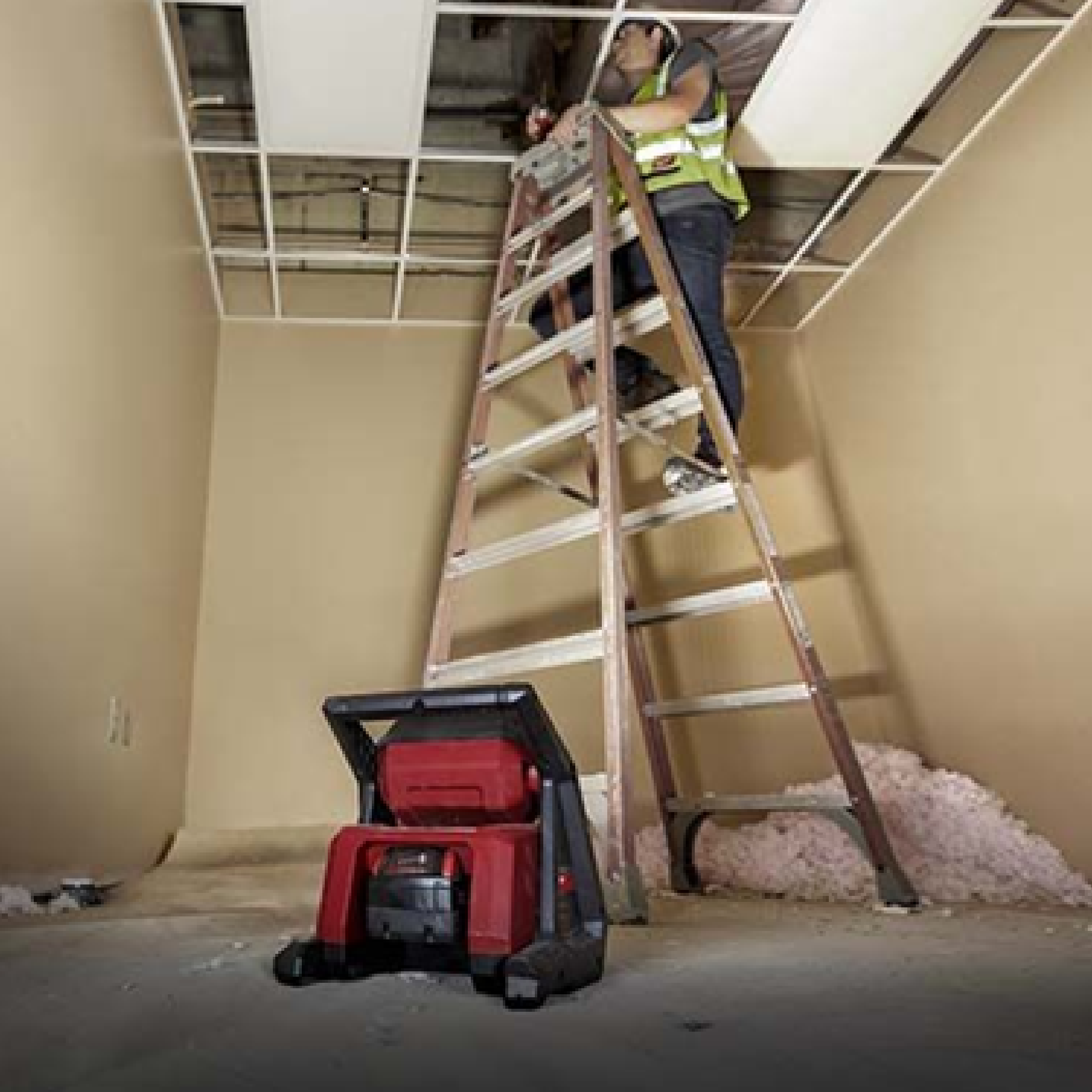 MILWAUKEE 18V High Performance AREA LIGHT 4000 LUMENS TRUEVIEW Output ...